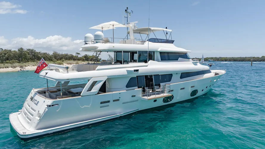 Pinnacle yacht (Custom Line, 32.62m, 2015)